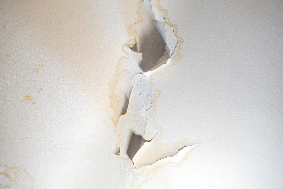 Types Of Ceiling Cracks With Pictures (September 2024)
